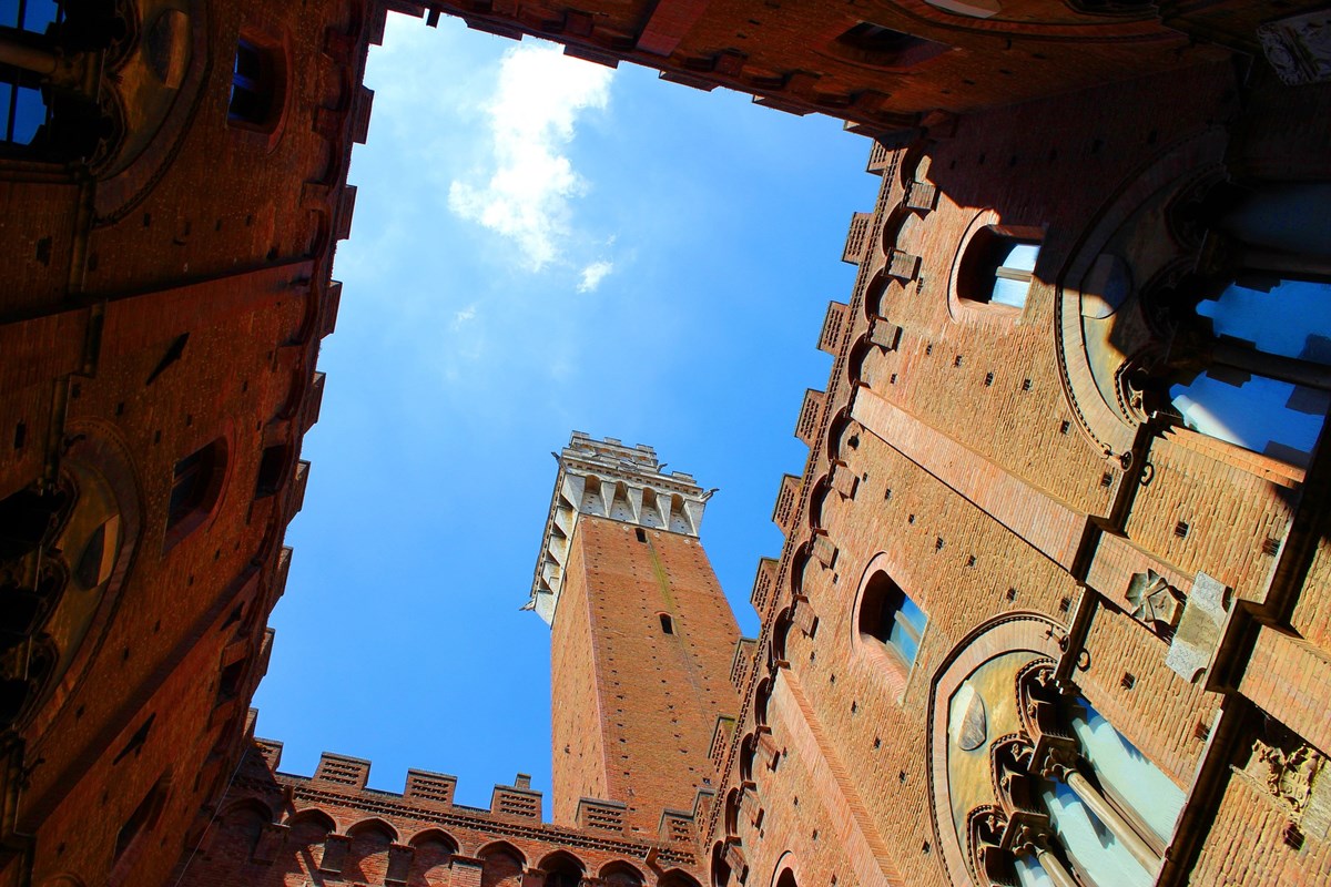 Palio di Siena: Contrade, colours and symbols