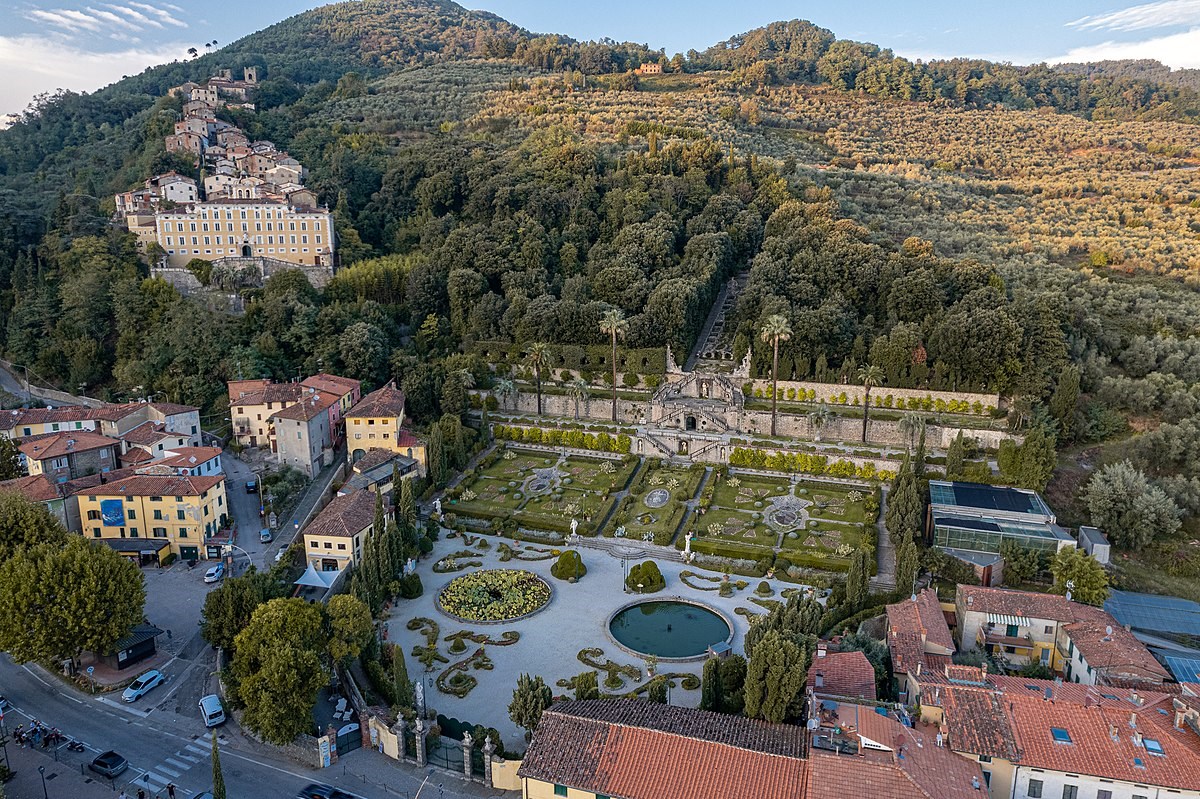 Gardens and Parks of Tuscany. Green summer in Tuscany - It's Tuscany