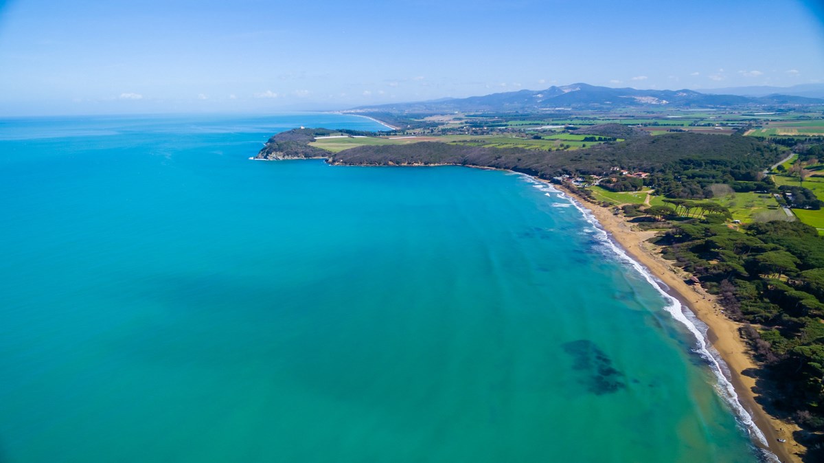 Gulf of Baratti in Tuscany: the Caribbean sea