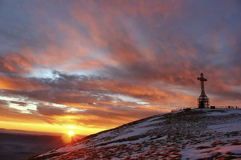 Sunrise at the cross of Pratomagno